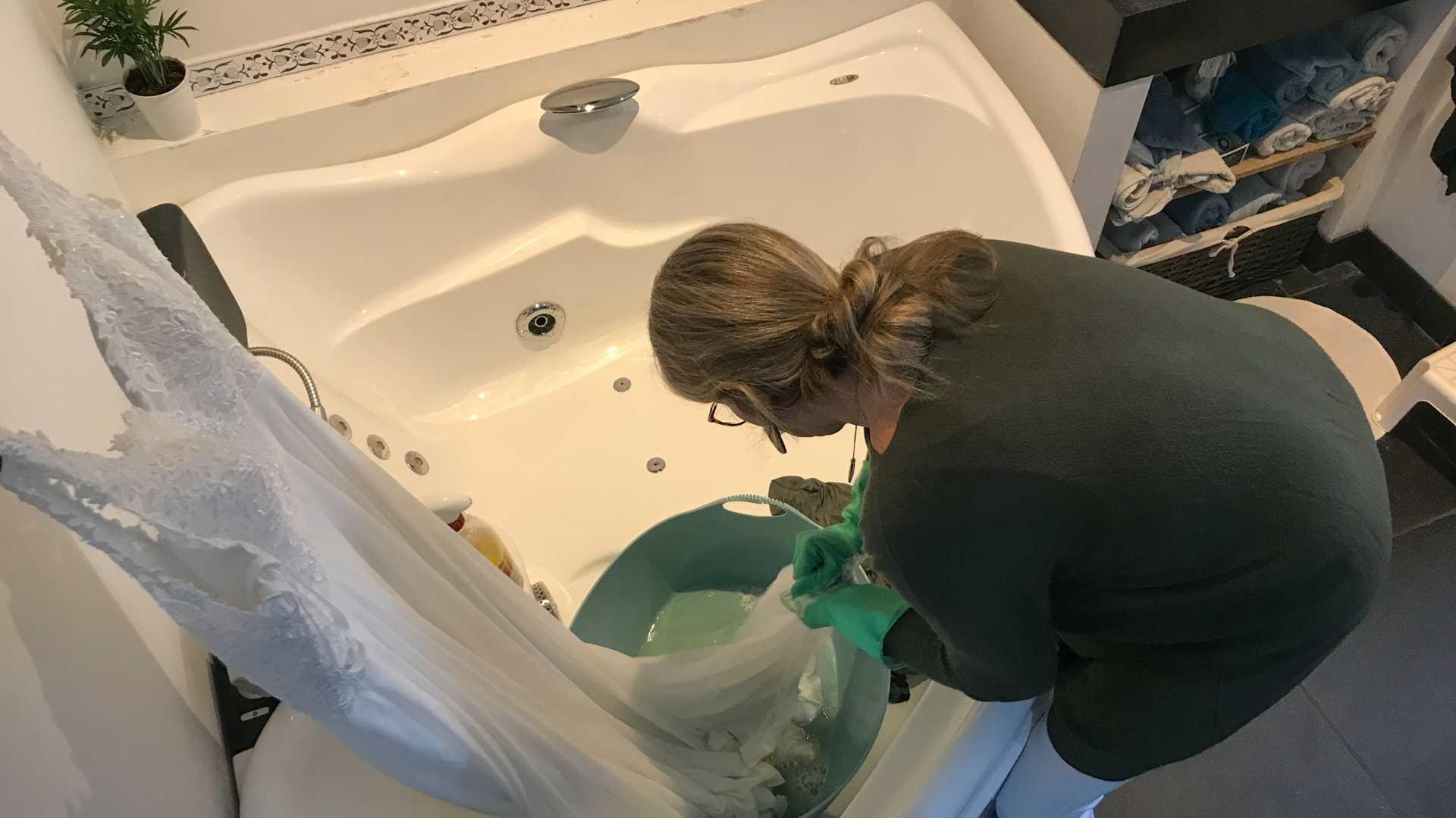 How To Keep Your Wedding Dress Clean And Spotless?