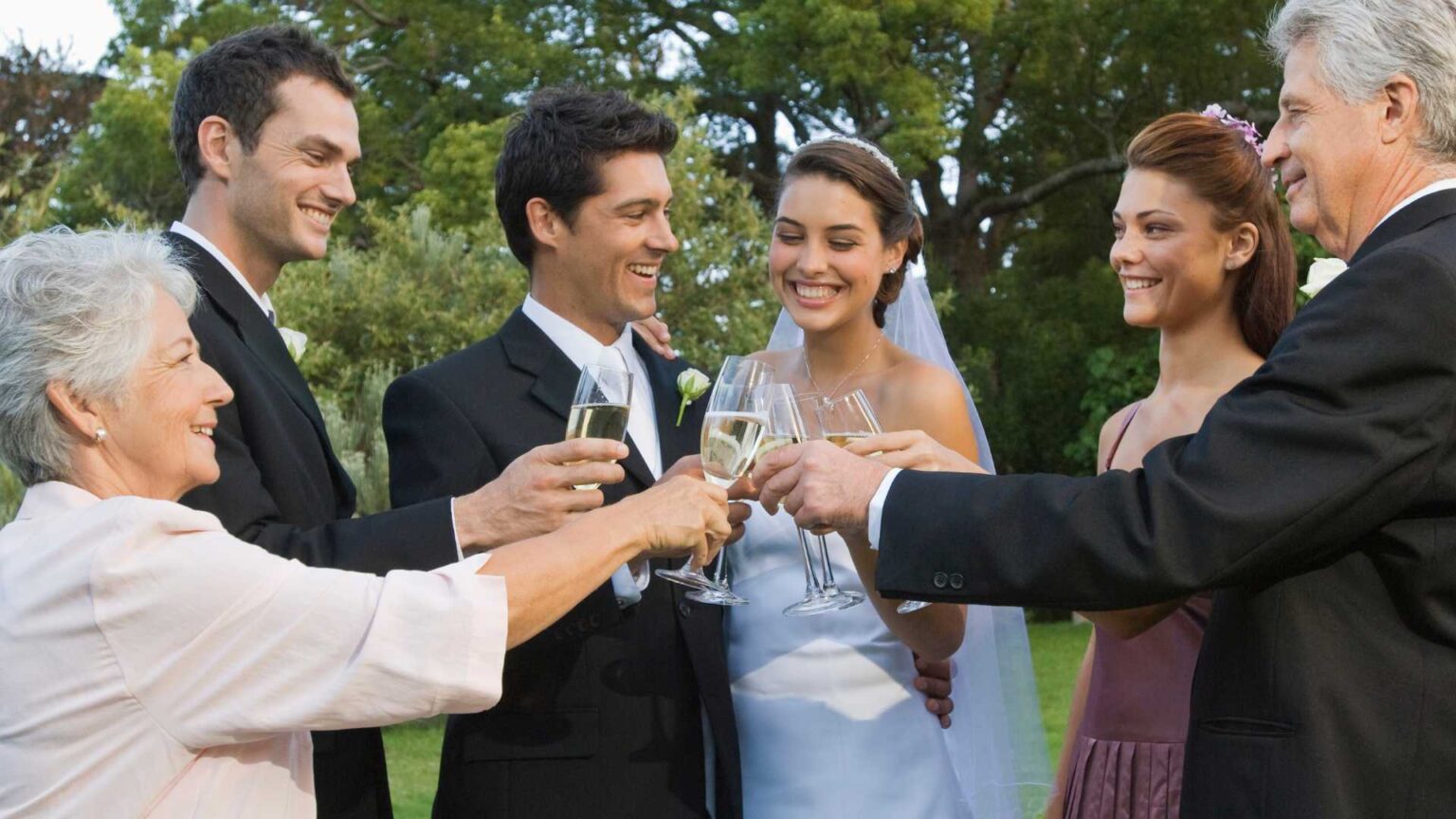 How to Write A Memorable Father of the Bride Wedding Toast?